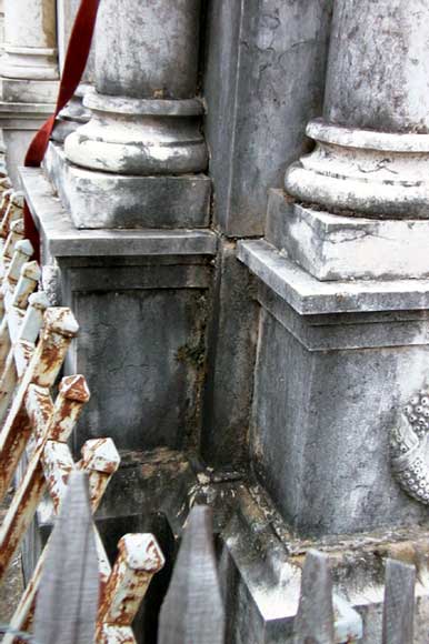 Mausoleum. - Monumental and structures