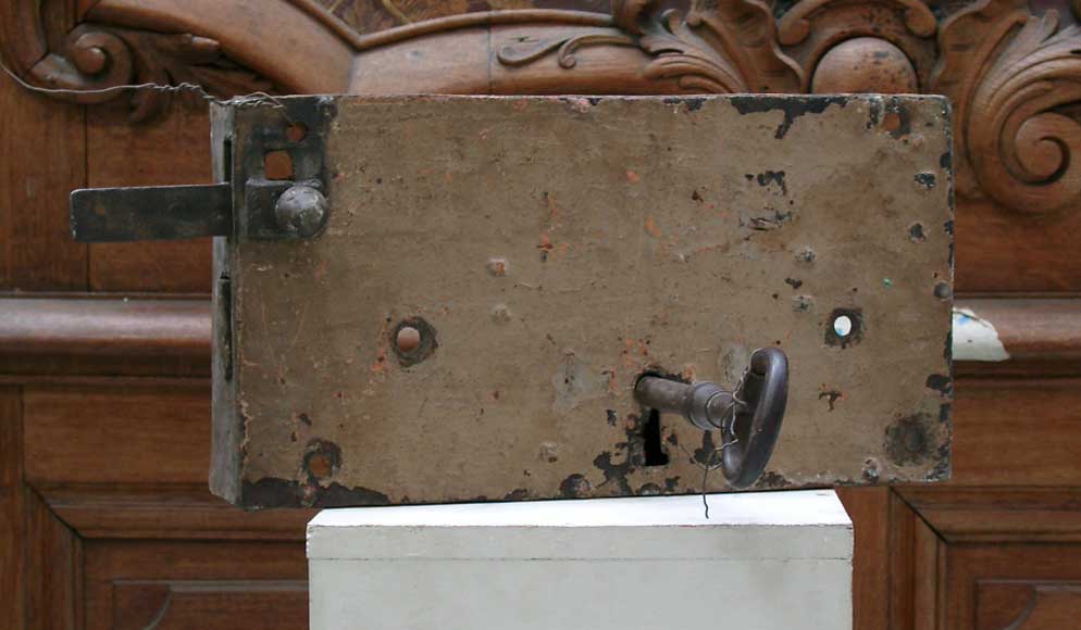 18th century lock. - Furnishings and accessories
