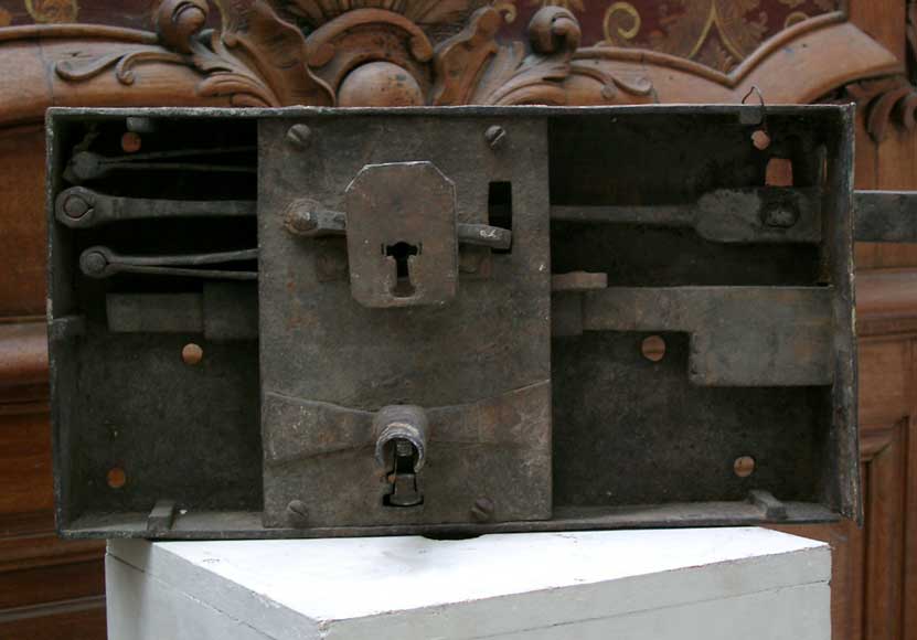 18th century lock. - Furnishings and accessories