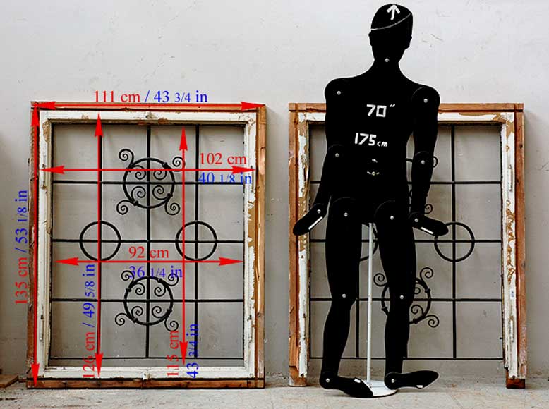 Pair of square wrought iron windows - Monumental and structures