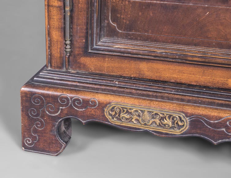 Display cabinet with Far Eastern decoration in the style of Gabriel ...