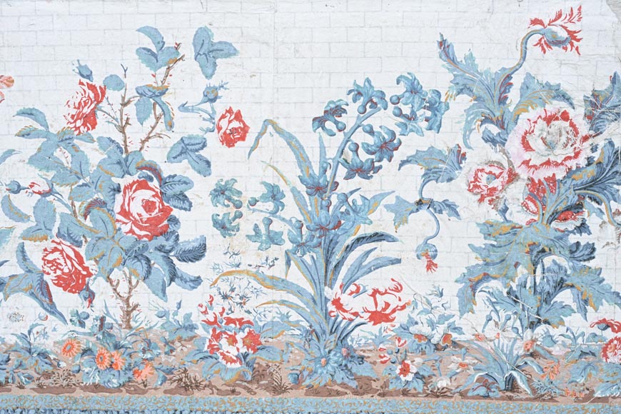 A beautiful set of polychrome wallpaper from a room - Paneled rooms