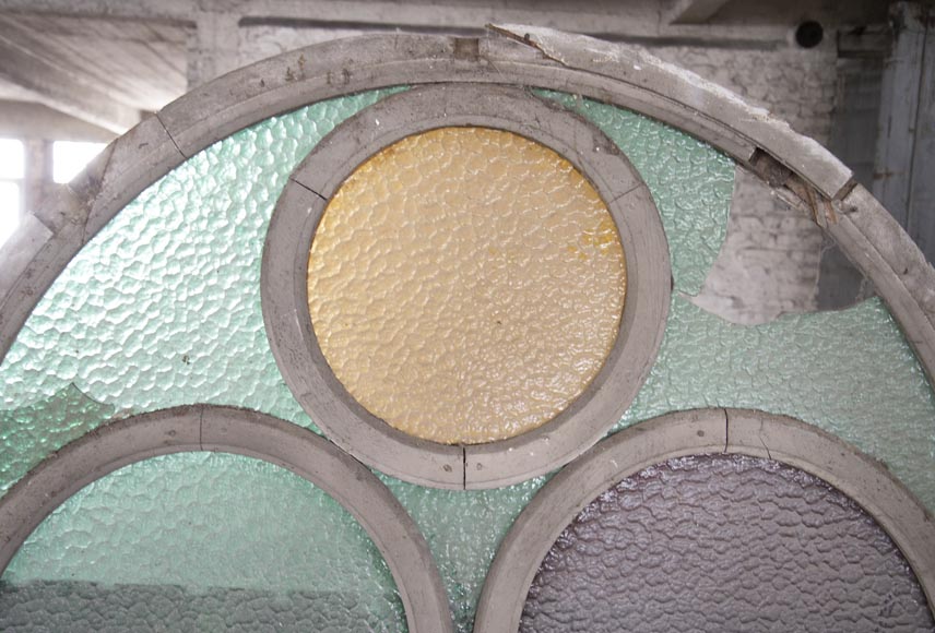 Arched wooden window frames and coloured glass - Monumental and structures