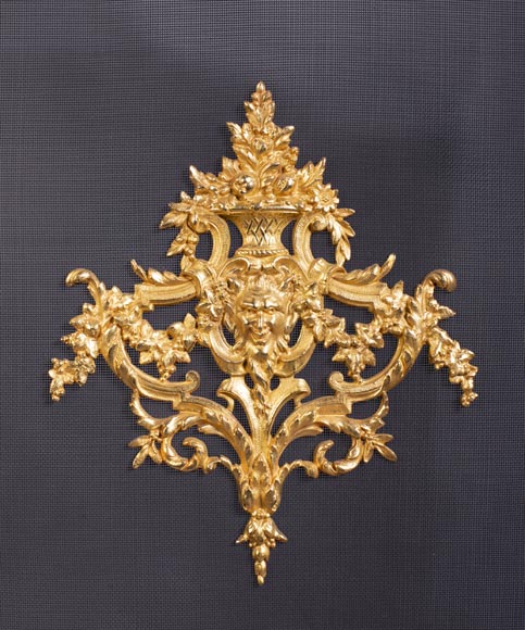 Fire screen in gilt bronze with Satyr mask - Fire screen