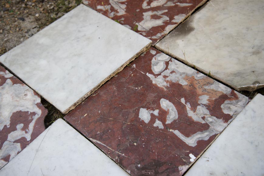 Marble floor composed of checkered floors in Carrara and Rouge du ...