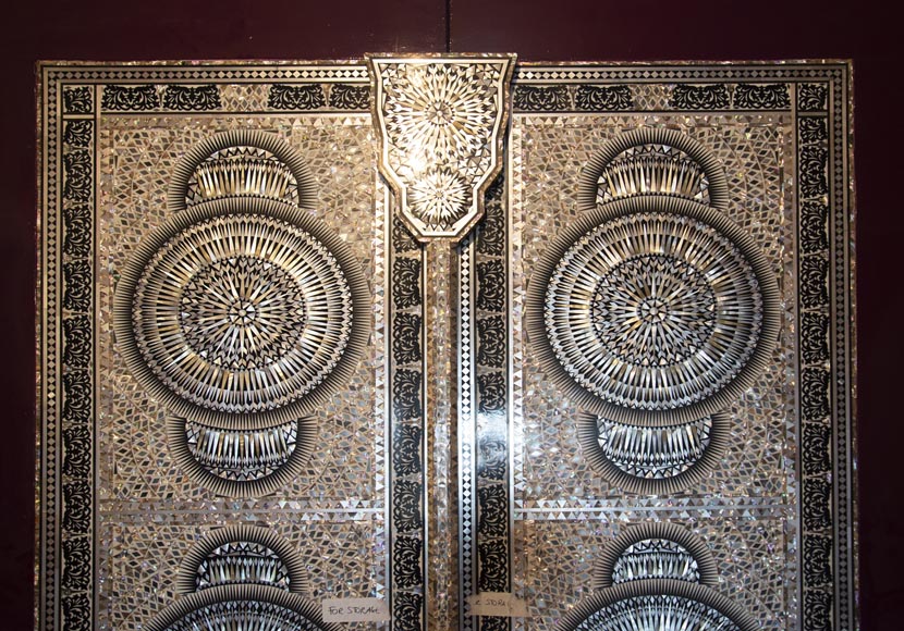 Pair of lacquered sliding double doors with mother-of-pearl decor - Doors