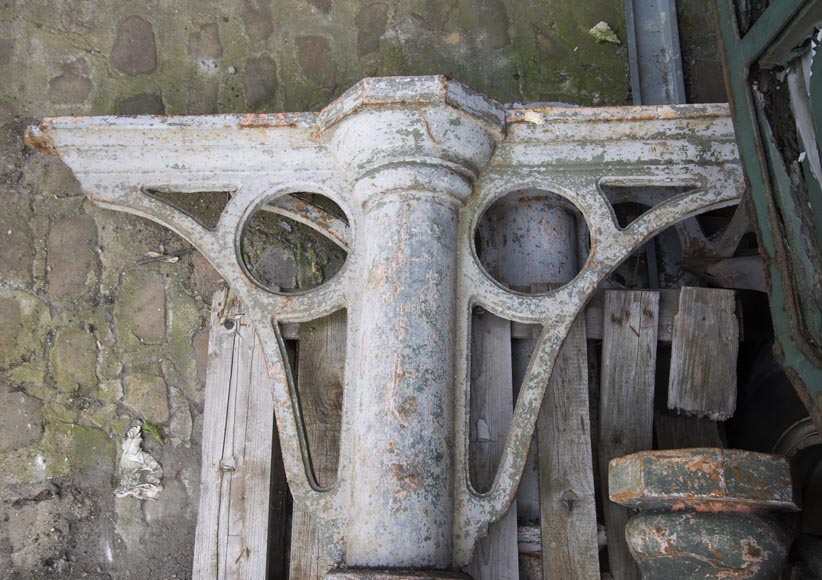 Set of four cast iron columns from the end of the 19th century ...