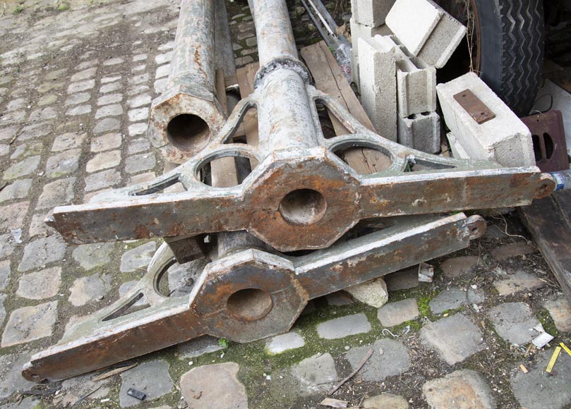 Set of four cast iron columns from the end of the 19th century ...