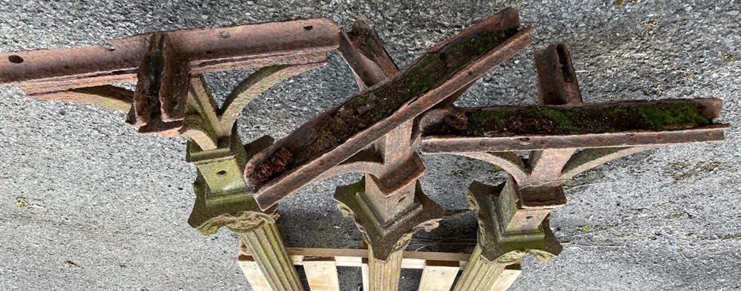 Set of three composite capitals columns in cast iron - Monumental and ...