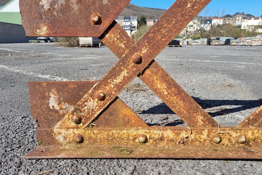 Two rectangular metallic structures, 19th century - Monumental and ...