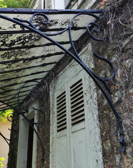 Series of a three cast iron structure for canopy - Monumental and ...