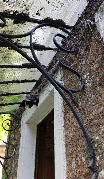 Series of a three cast iron structure for canopy - Monumental and ...