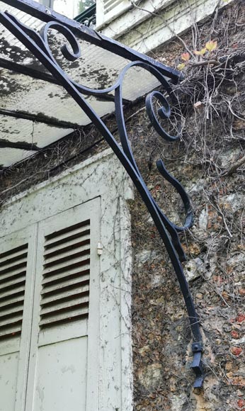 Series of a three cast iron structure for canopy - Monumental and ...