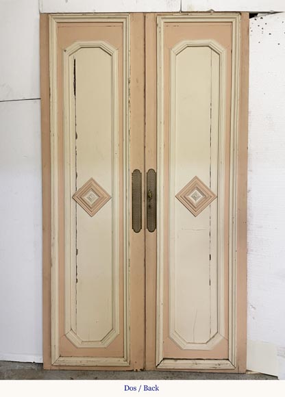 Beautiful sculpted wood double door with a monogram - Doors