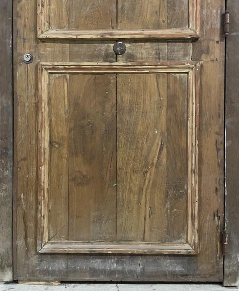 Small antique and simple door in oak with an oval opening - Doors