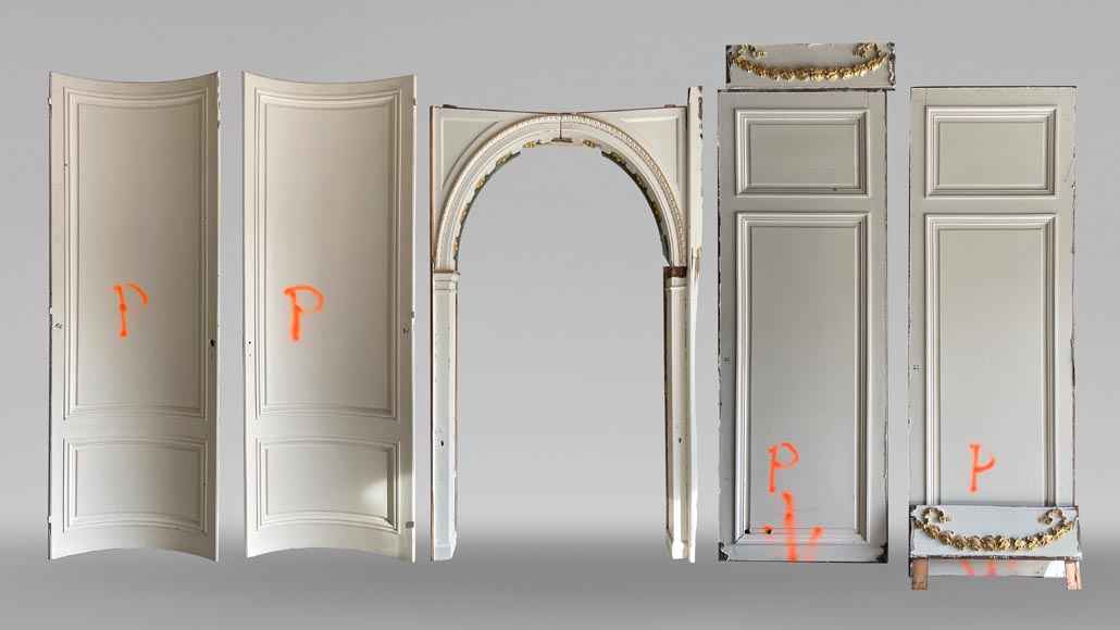 Series of Ionic pilasters in sculpted and painted wood - Paneled rooms