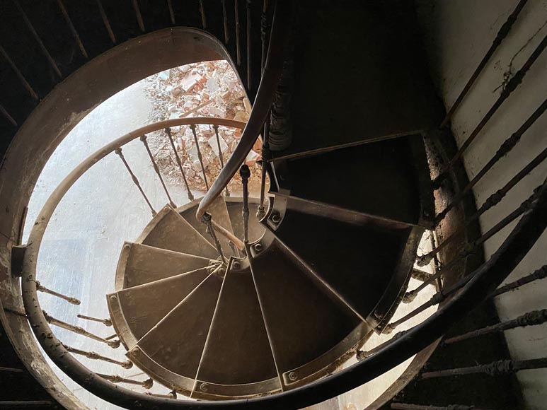 Hollow core spiral staircase - Architectural elements, staircase, columns
