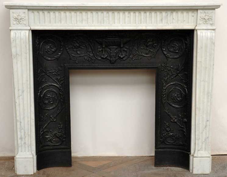 Louis XVI style Carrara marble mantel with pilaster jambs - Marble