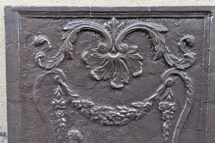 Plaque de cheminée représentant le mythe d'Athena et Arachné - Plaques ...