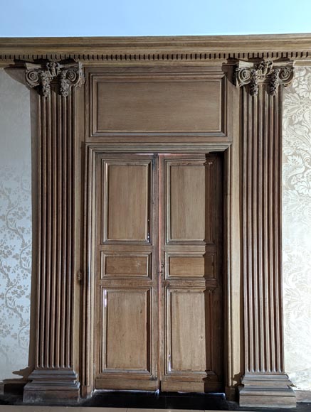 Panneling, Set of Carved Oak Ionic Pilasters, 18th Century - Paneled rooms