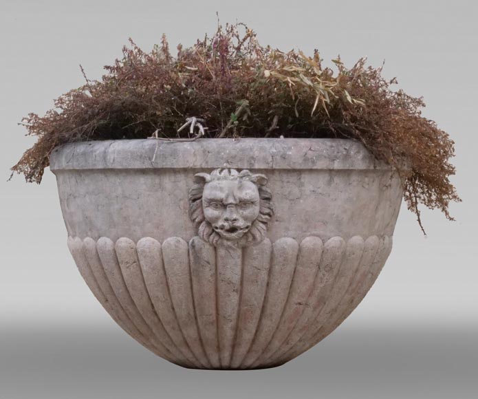 Wall fountain basin with lion head in marble - Garden ornaments, Vases ...
