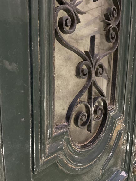Porte cochère with cast-iron grate - Doors