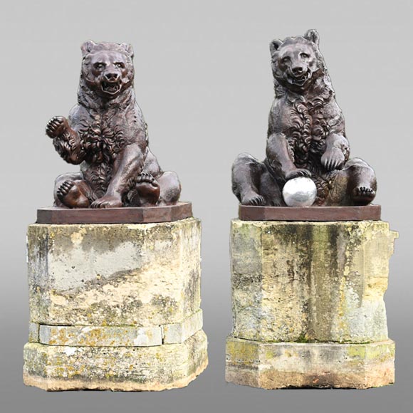 Joseph Simon Volmar (Berne, 1796-1865), Pair of bears in cast iron ...