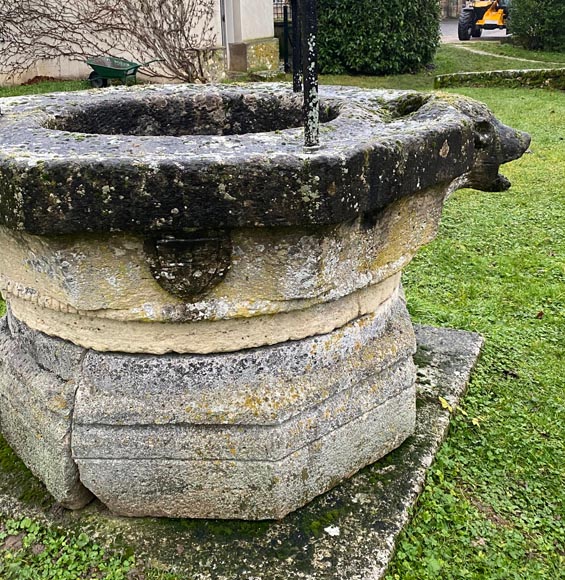 Well with an edge with a wolf’s head - Fountains, wells, basins