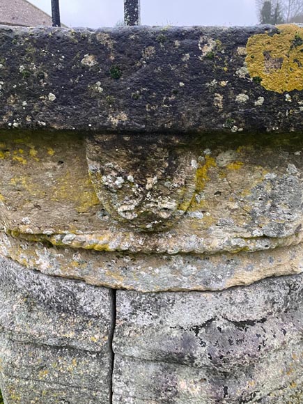 Well with an edge with a wolf’s head - Fountains, wells, basins