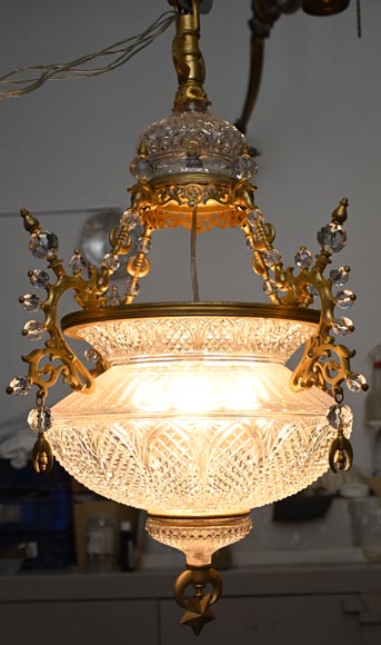 BACCARAT (Attributed to) - Oriental crystal and gilt bronze chandelier ...