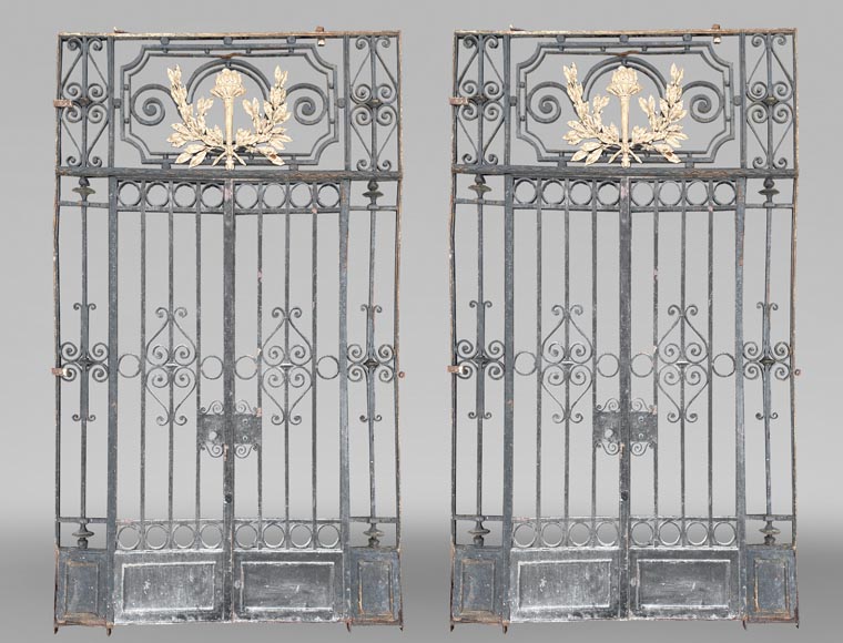 Pair of double-leaf gates in cast iron, with its frame - Doors