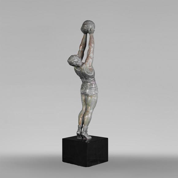 Basketball player shooting, statuette in regula with a green patina ...
