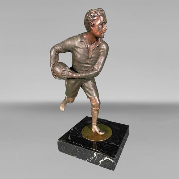 Skated rugby player - Sculpture