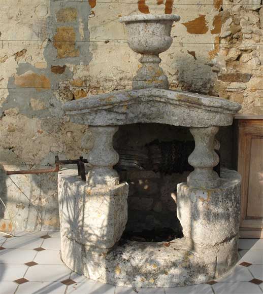 Antique stone well from the 18th century - Fountains, wells, basins