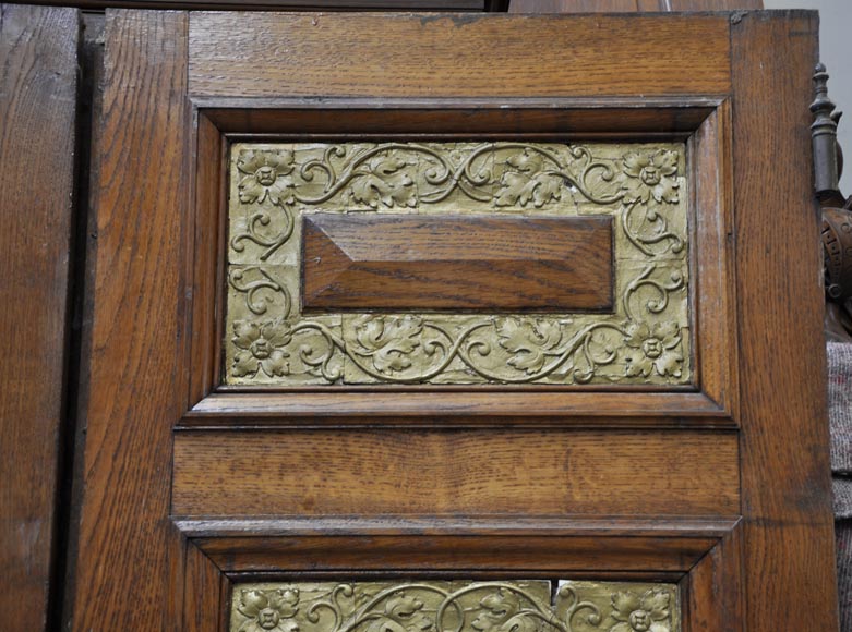 Carved oak wood double door with grotesque decor - Doors