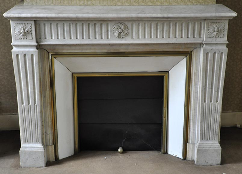 Beautiful antique Louis XVI style fireplace with flutings in White ...
