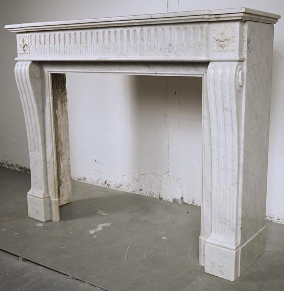Louis XVI style mantel with carved Carrara marble jambs - Marble