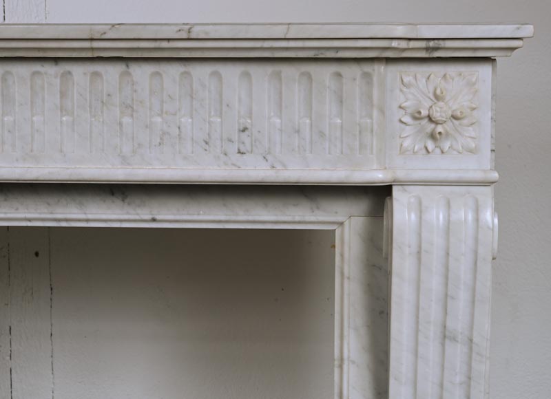 Louis XVI style mantel with carved Carrara marble jambs - Marble