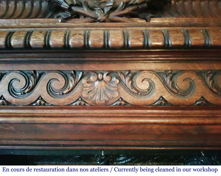 Antique Neo-Renaissance style oak mantel, pediment with a clock - Wood
