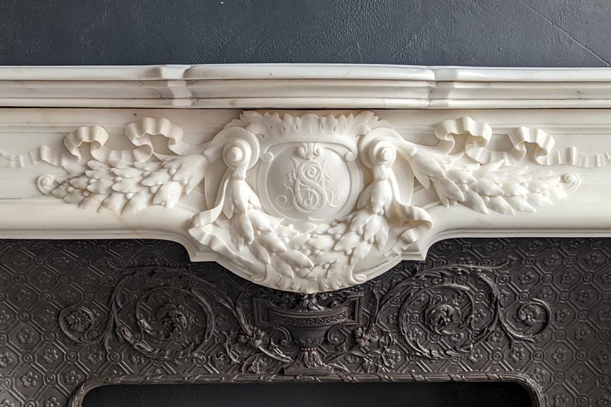 Important Napoleon III style with a monogram in statuary marble - Marble