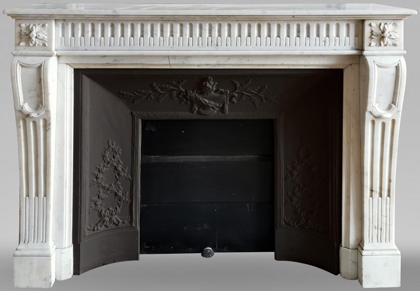Louis XVI style fireplace with flutes in Carrara marble - Marble