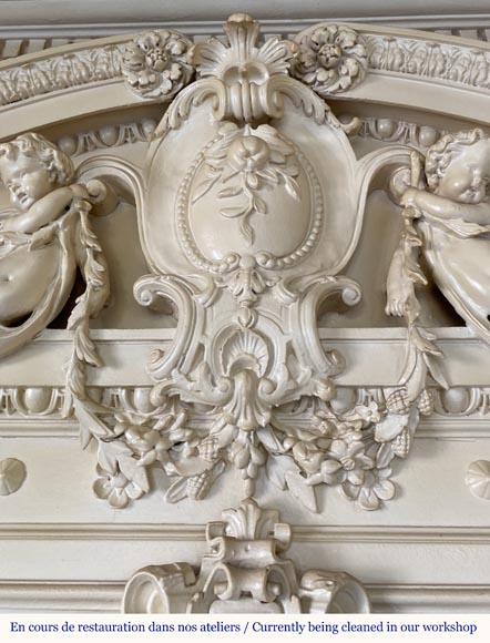 Important Neo-Renaissance style fireplace made of painted wood - Wood
