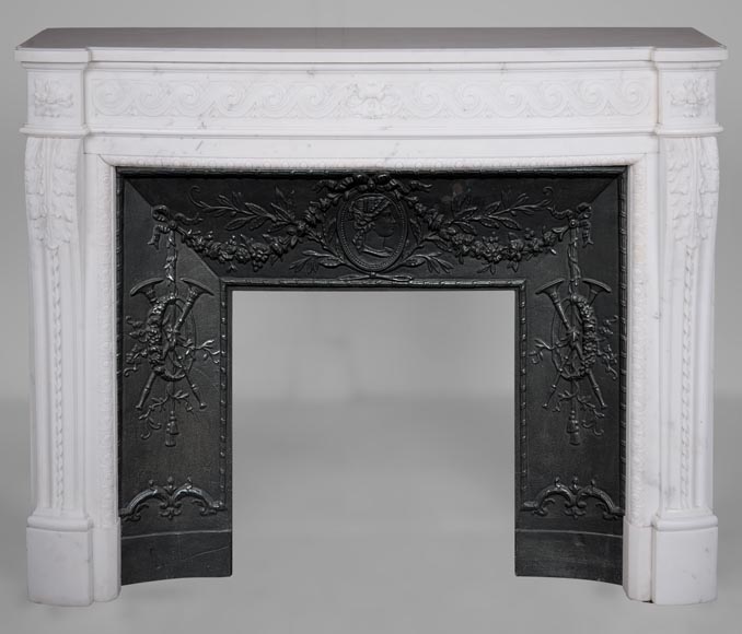 Beautiful Louis XVI style mantel with curved jambs in statuary Carrara ...