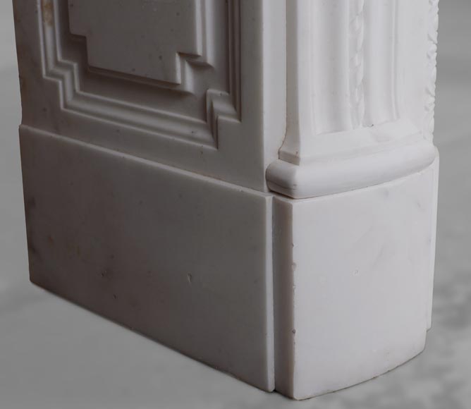 Beautiful Louis XVI style mantel with curved jambs in statuary Carrara ...