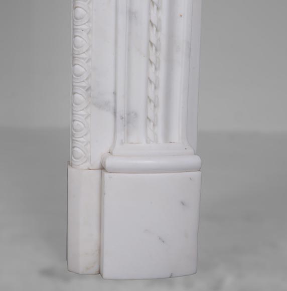 Beautiful Louis XVI style mantel with curved jambs in statuary Carrara ...