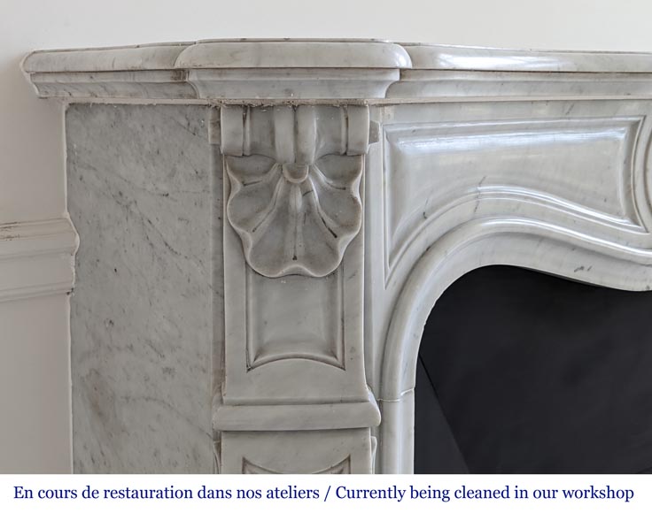 Antique Louis XV style Mantel with three shells in Carrara marble - Marble