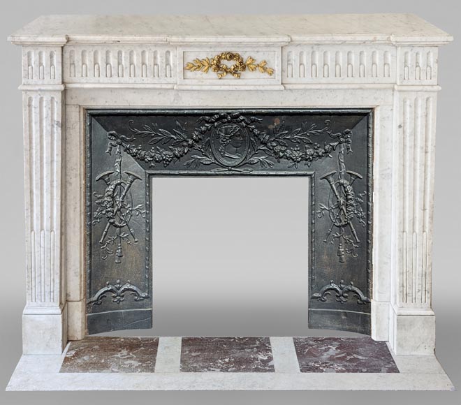 Carrara marble Louis XVI style mantel with crown of roses - Marble