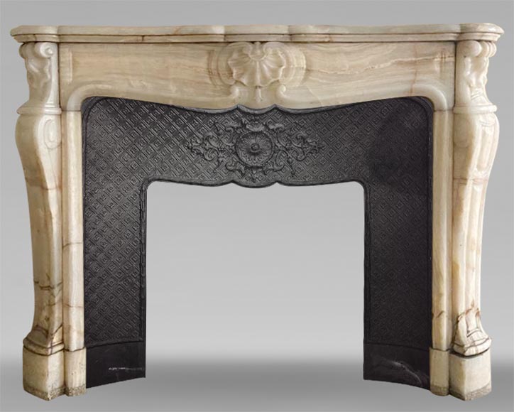 Louis XV style onyx mantel with three shells - Marble