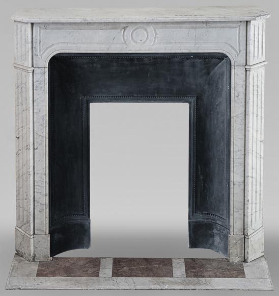 Small Carrara marble mantel with canted jambs and fluted legs - Marble