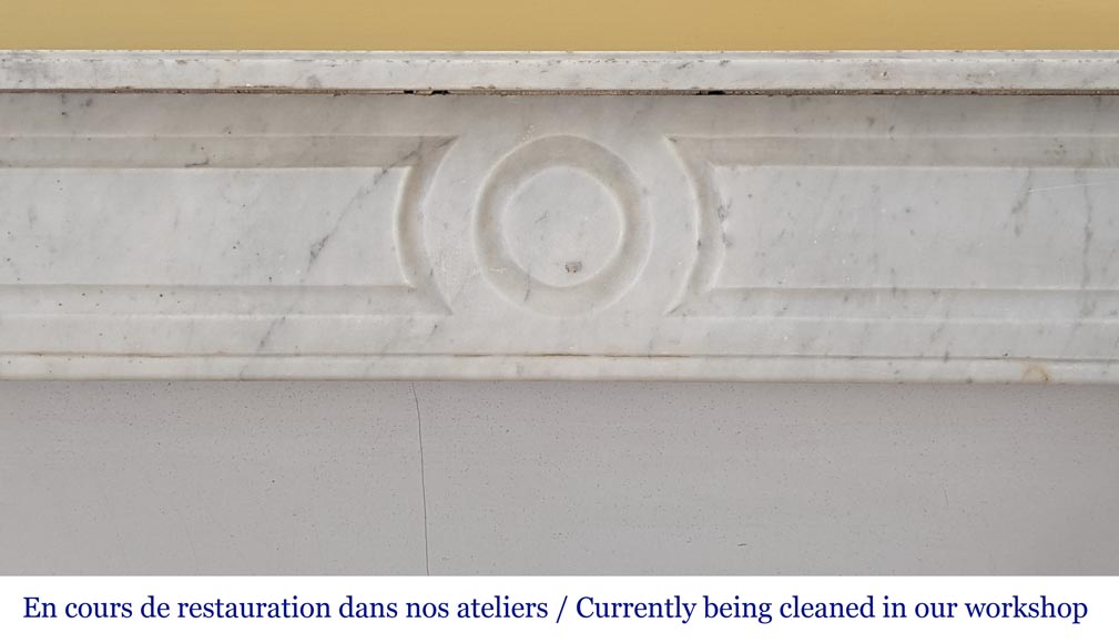 Small Carrara marble mantel with canted jambs and fluted legs - Marble